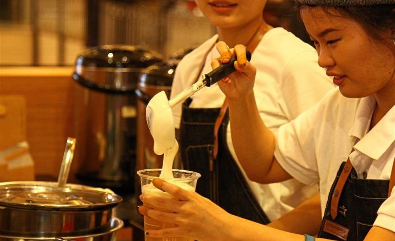 THERE'S A CHEESY TEA CRAZE AND MINDS ARE BEING LOST - Bangkok food ...